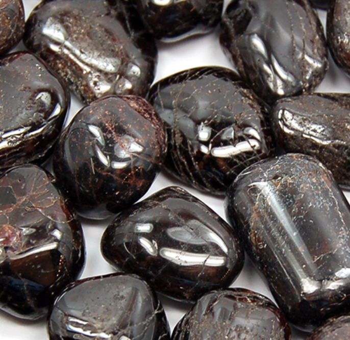 Garnet Tumbled Stone | Vitality and Confidence – Mxd Magic